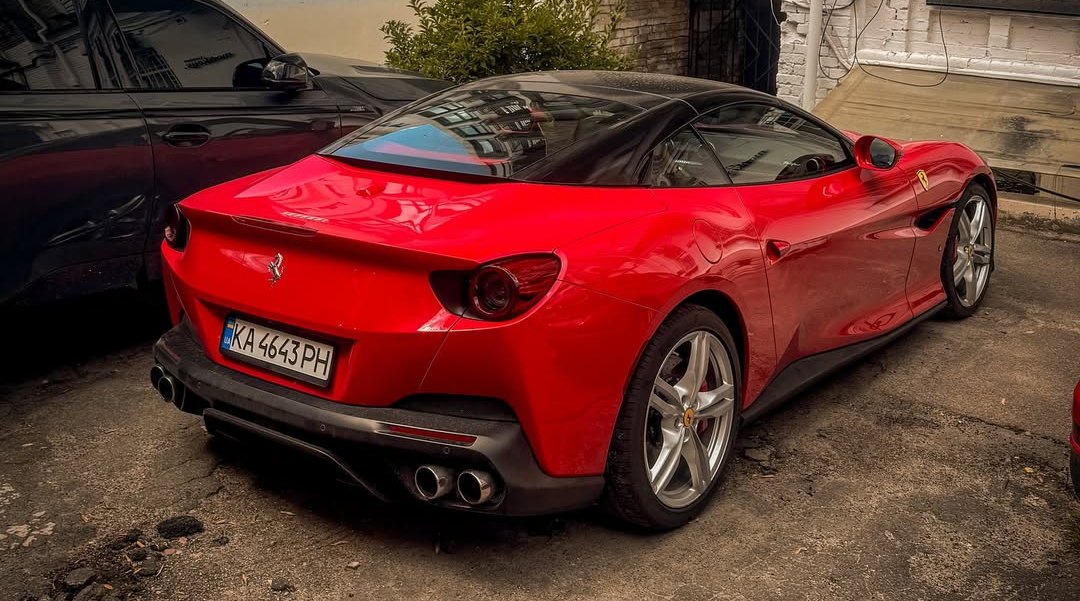 У Києві помітили «дешевий» автомобіль Ferrari за 200 000 євро - Spiker.club